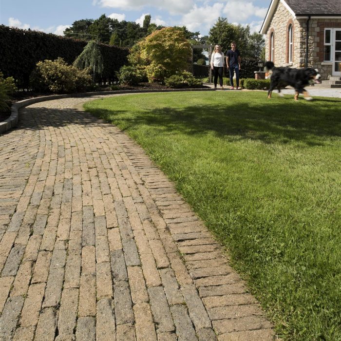 Cobbled Looking Paving Blocks for Residential Gardens