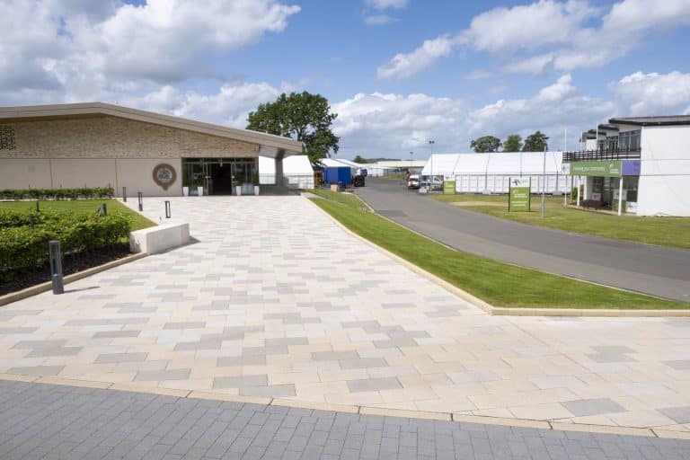 Braemar Constellations - Creative Paving Using Mix Colours & Blends