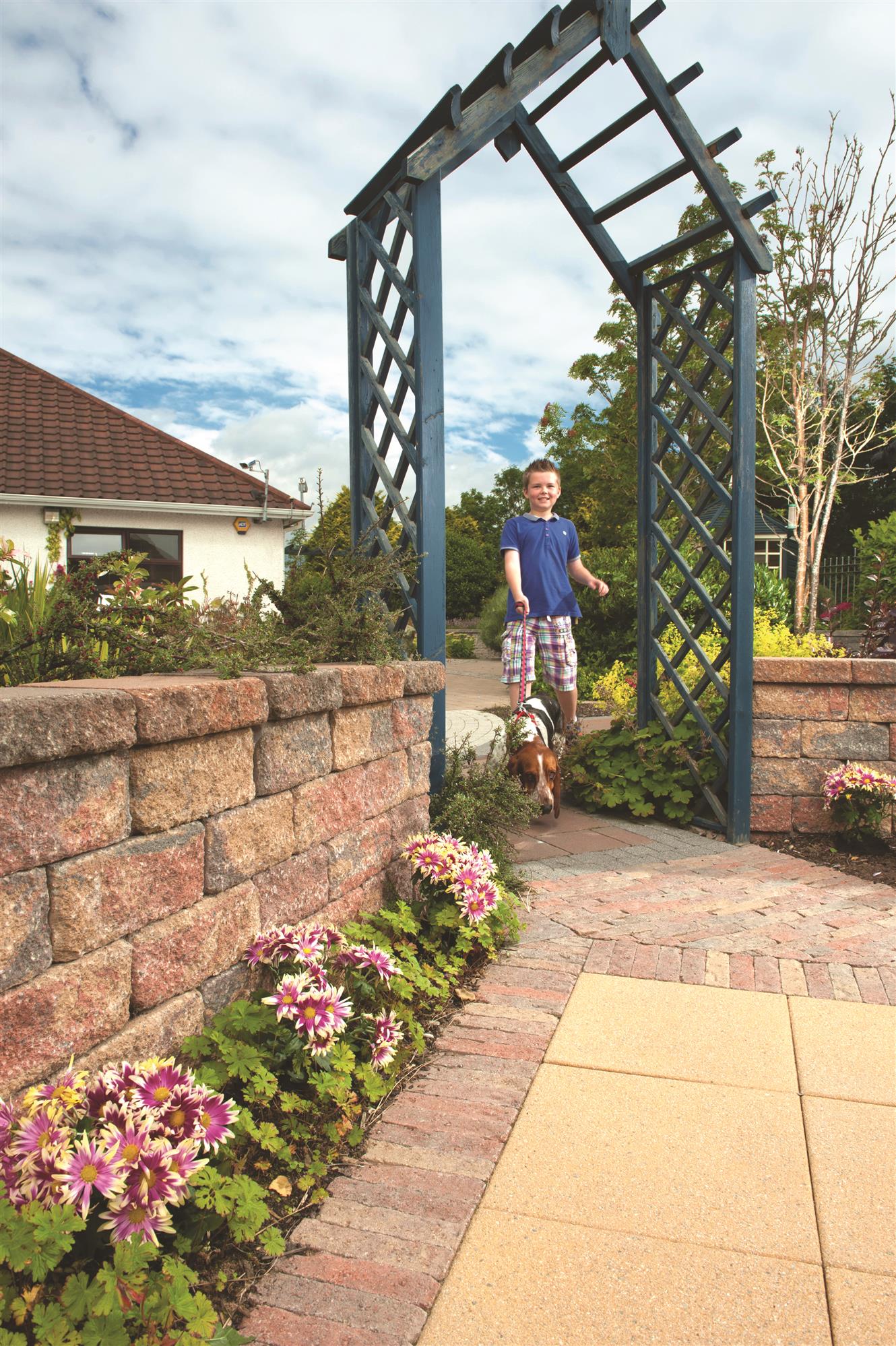 Garden Stone to Create Freestanding Walling Systems